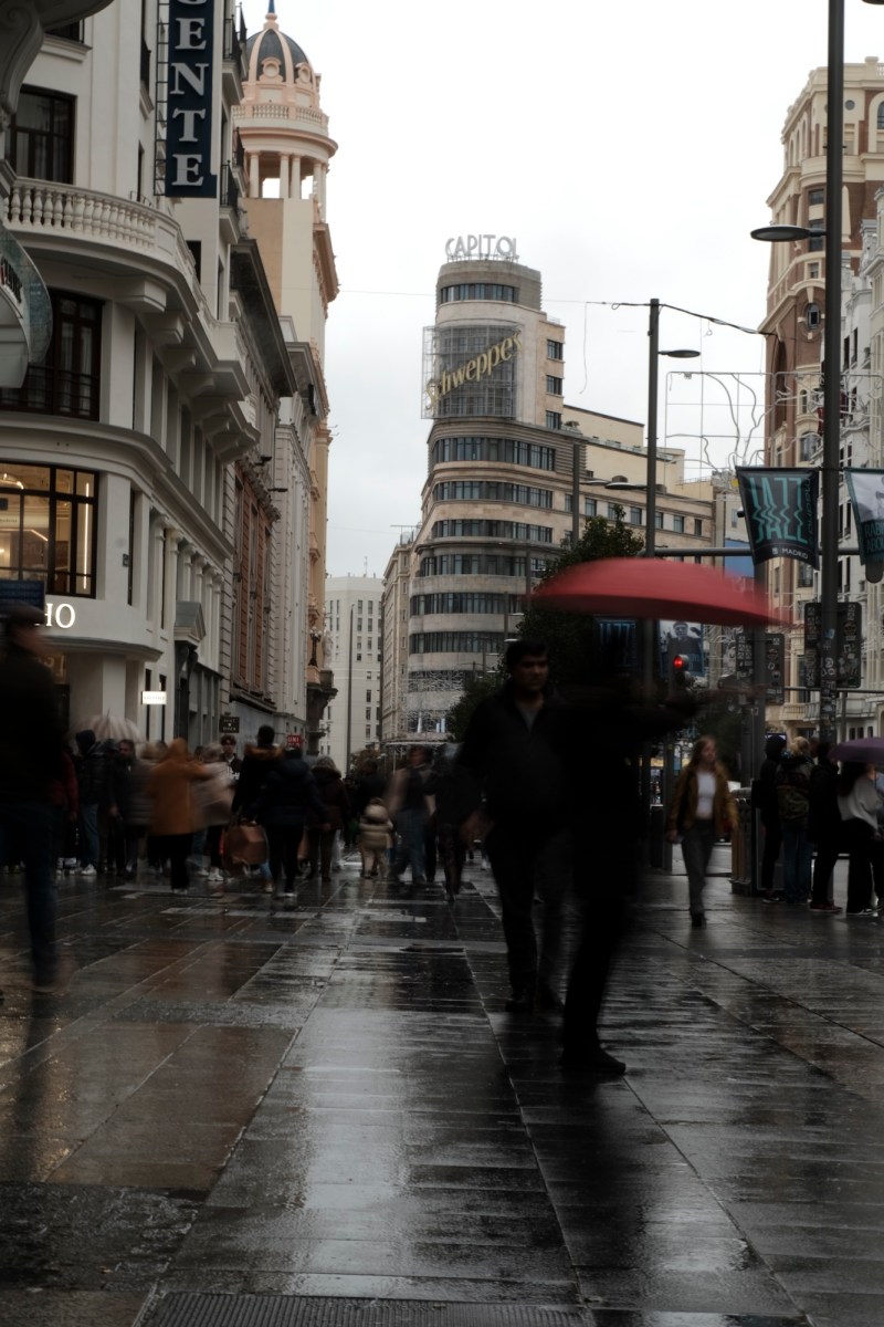 Edificio Capitol, Madrid, 2023 – vida callejera